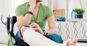 Gebrochenes Bein: Symptome, Behandlung & Genesung | Beinfraktur - Dr ...